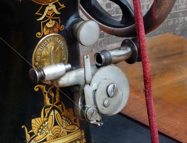 Vintage Sewing: How to Thread an Old Singer Sewing Machine - To Canvas